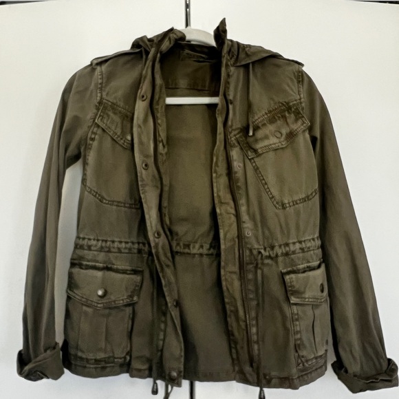 Talula | Jackets & Coats | Nwot Aritzia Talula Trooper Hooded Green ...